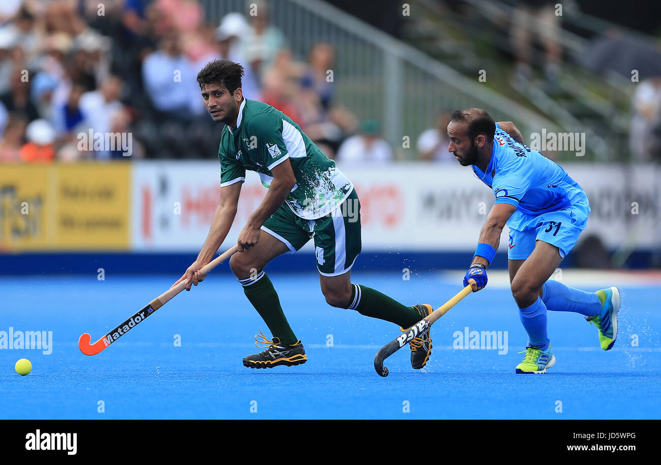 Pakistan's Muhammad Rizwan JR. (left) and India's Ramandeep Singh ...