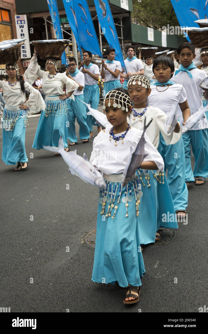 Philippine Independence Day Parade along Madison Avenue in New York ...