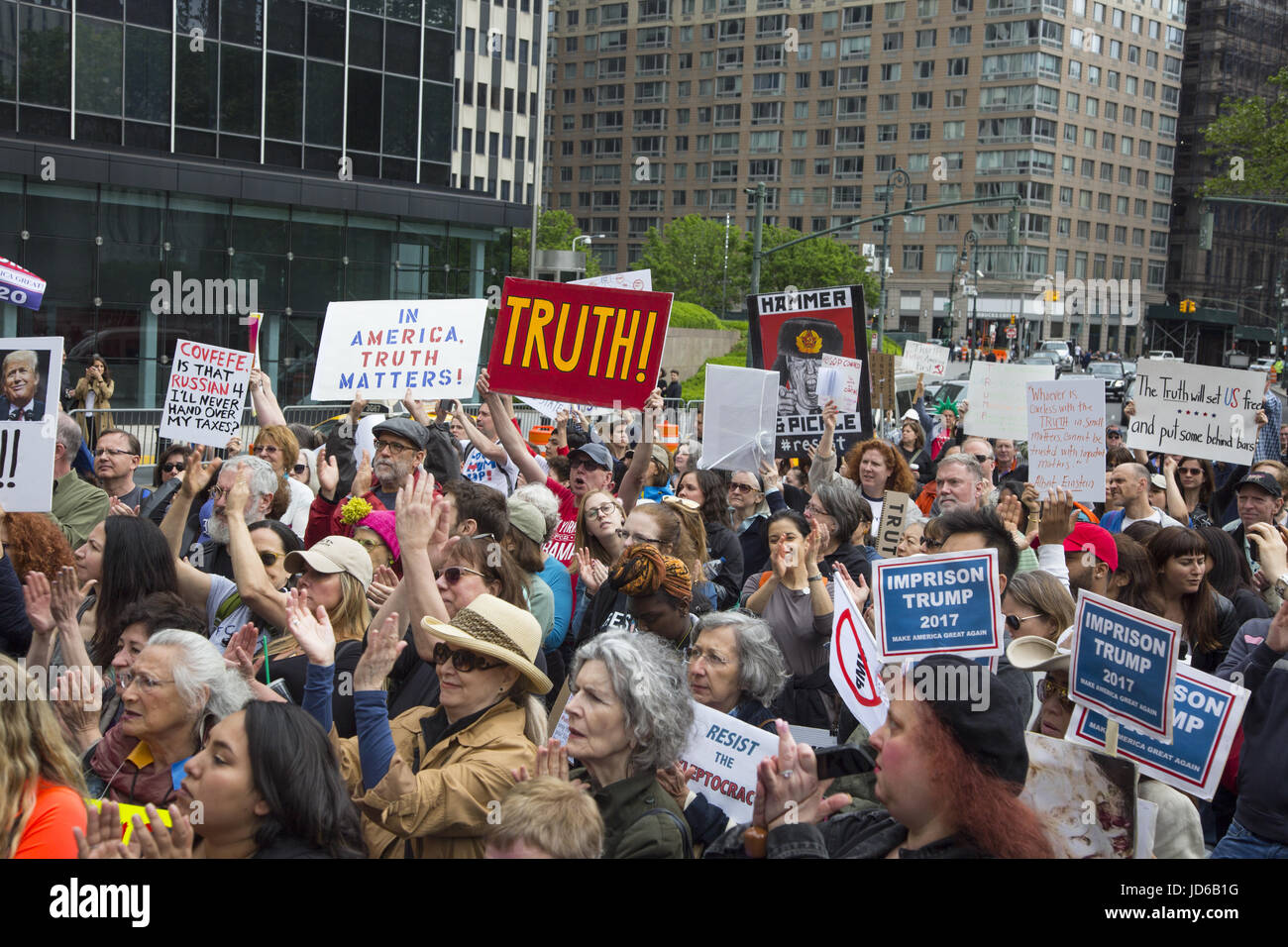 Truth signs hi-res stock photography and images - Alamy