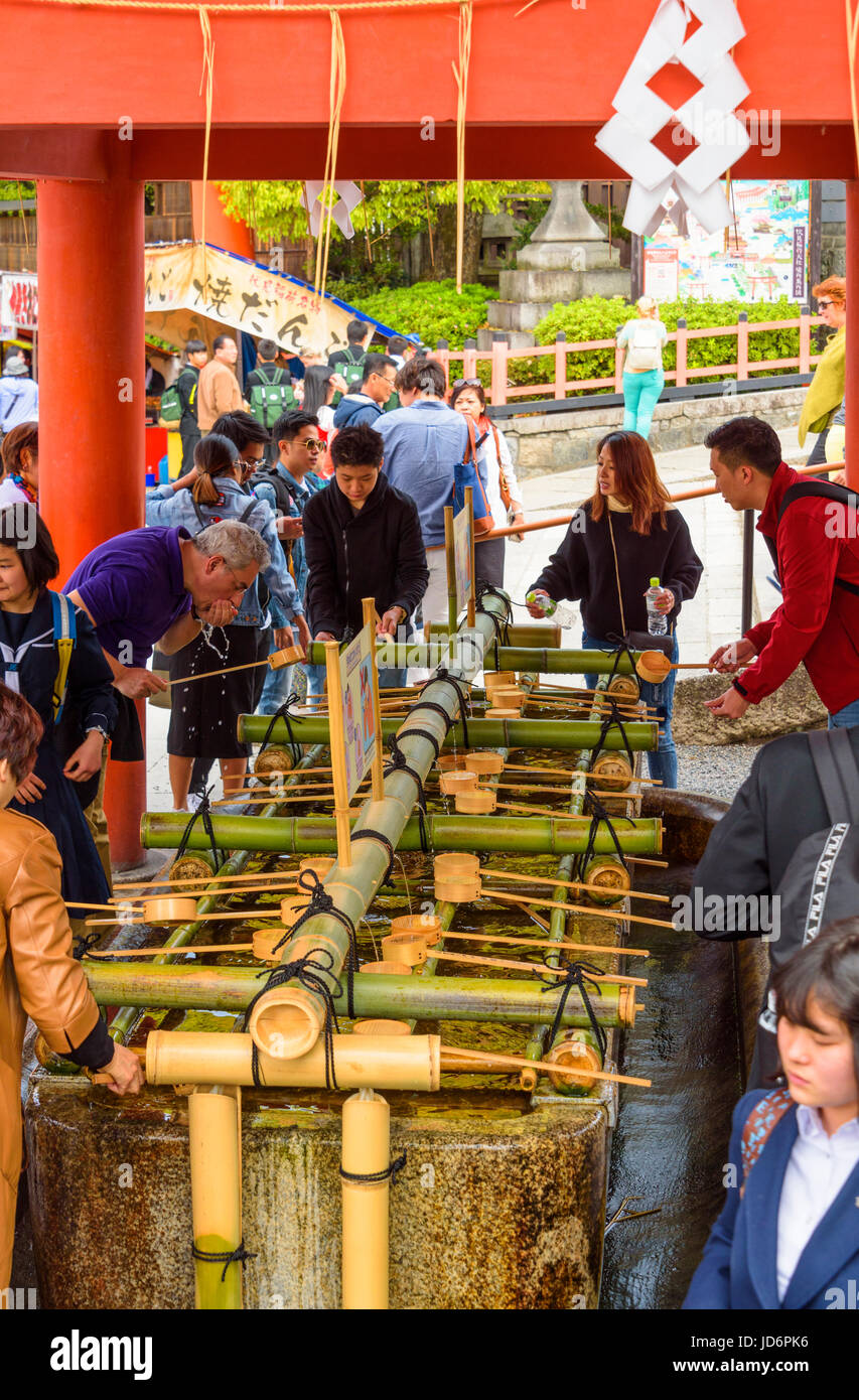 Shinto Shrine Ritual Stock Photos & Shinto Shrine Ritual Stock Images ...
