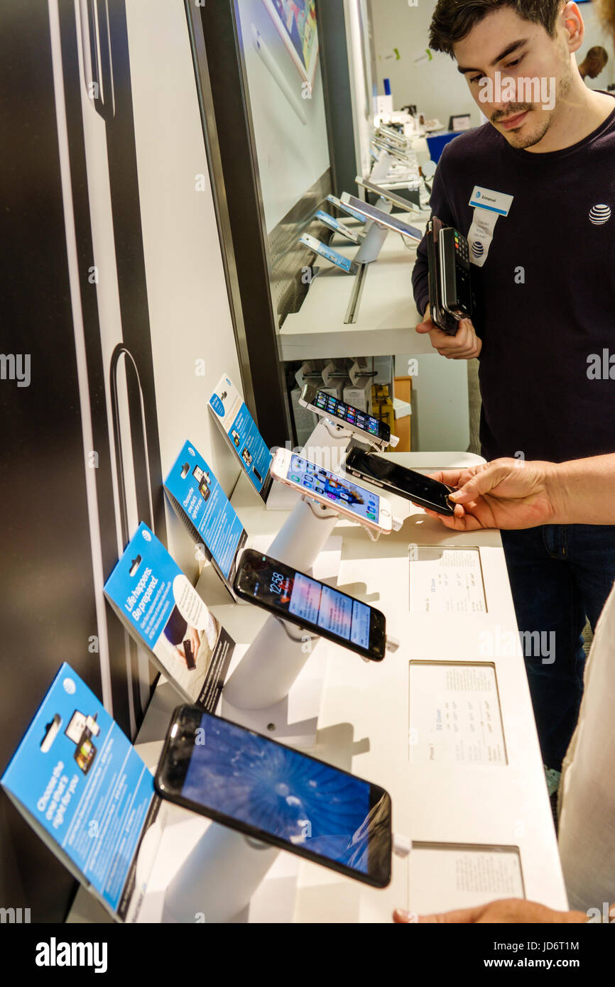 Buying smartphones hi-res stock photography and images - Alamy