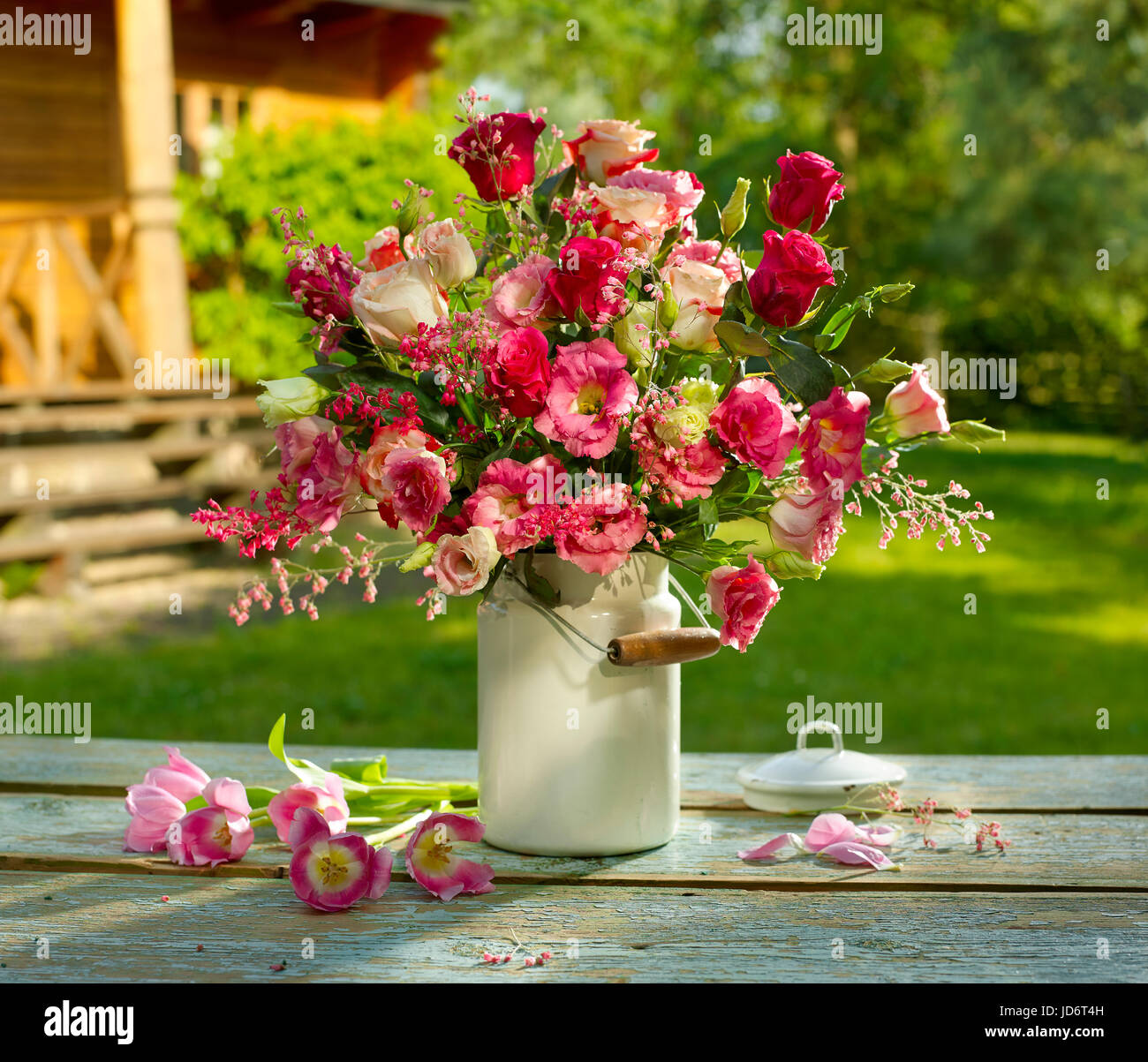 Bouquet of flowers with roses and tulips Stock Photo - Alamy