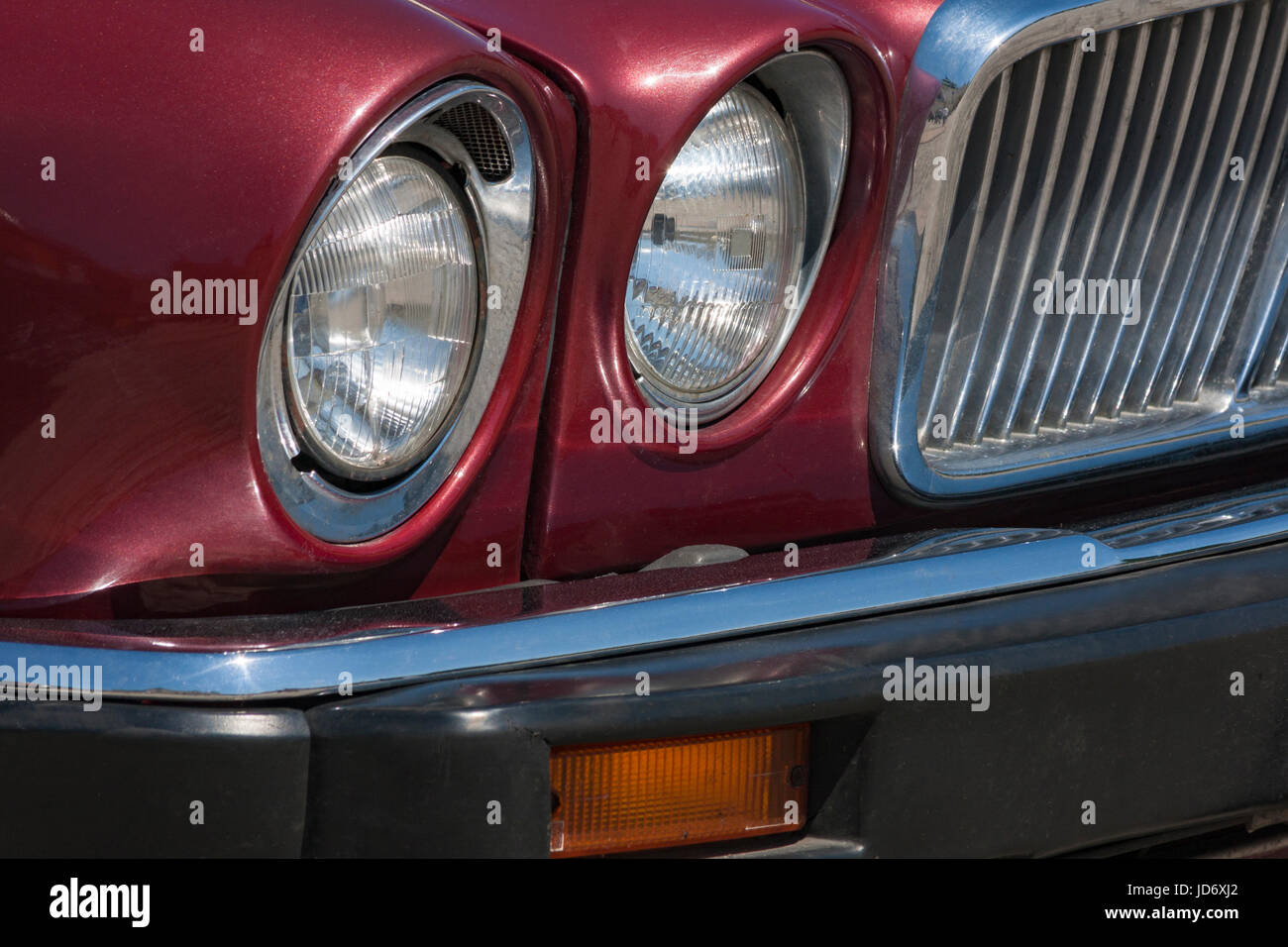 Old car: traditional headlight with halogen bulbs Stock Photo - Alamy