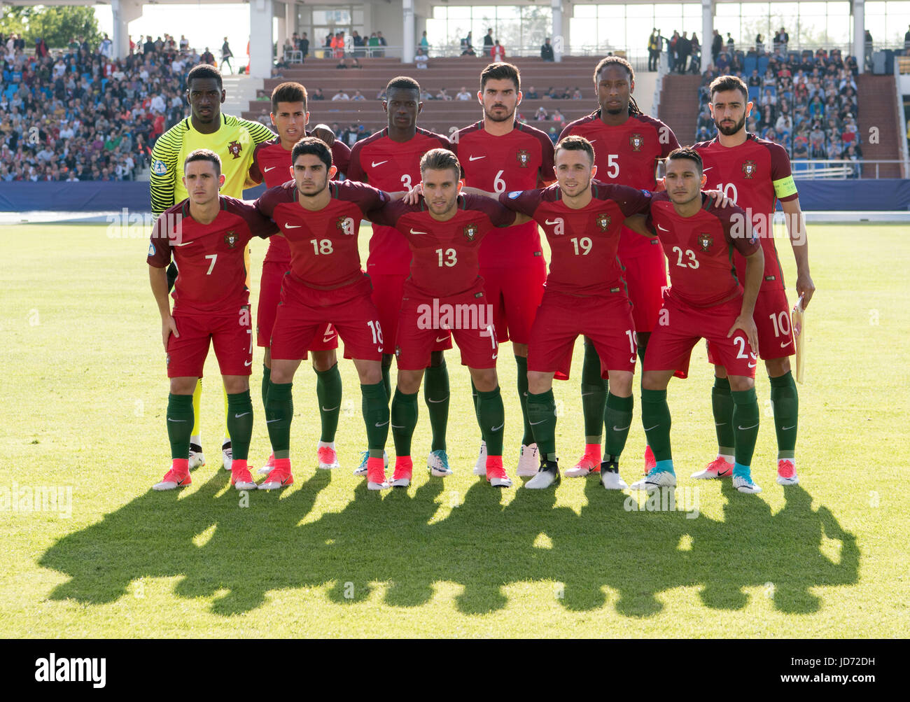 Portugal team group line up hi-res stock photography and images - Alamy
