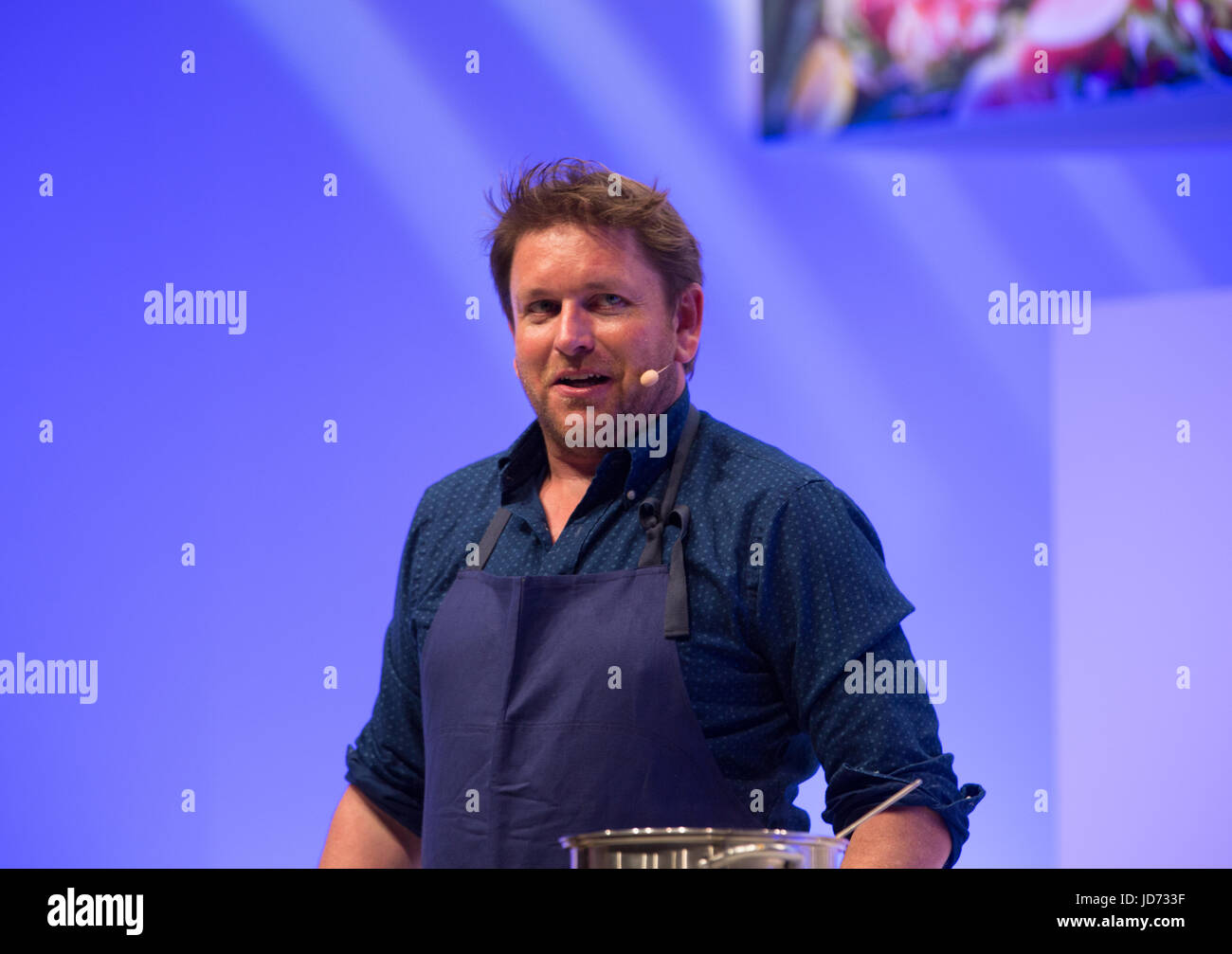 Celebrity chef james martin hi-res stock photography and images - Alamy