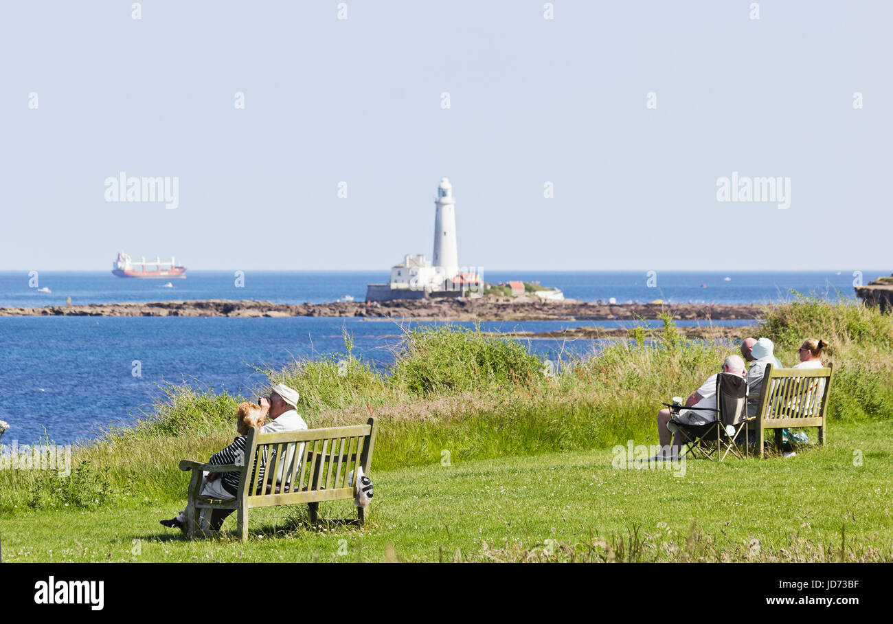 Seaton Sluice, Northumberland, UK. 18th June, 2017. Senior citizens ...