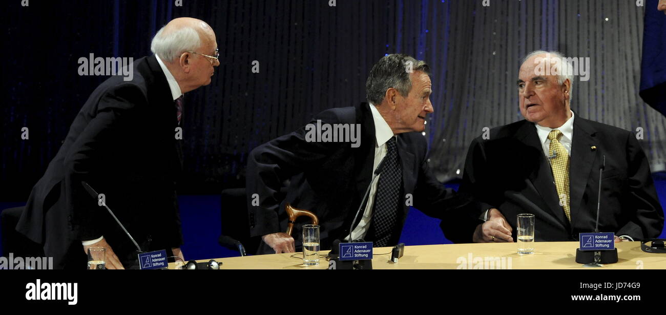 Helmut kohl gorbachev hi-res stock photography and images - Alamy