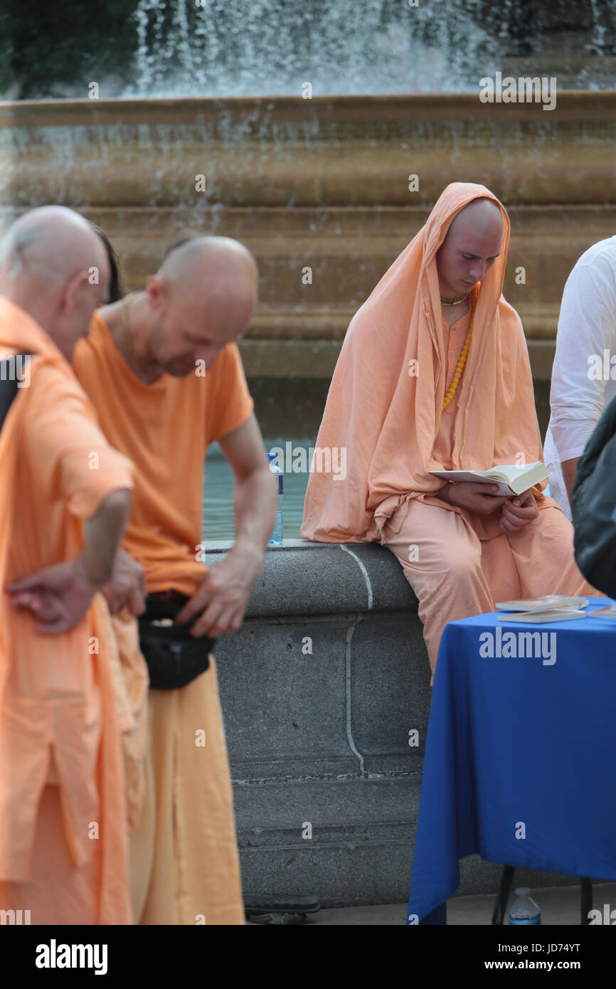 Lord krishna and girls hi-res stock photography and images - Alamy