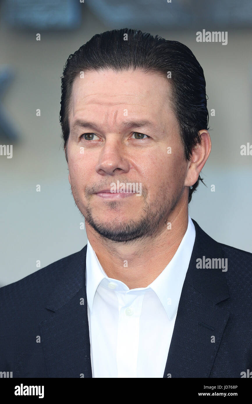 Mark wahlberg transformers hi-res stock photography and images - Alamy