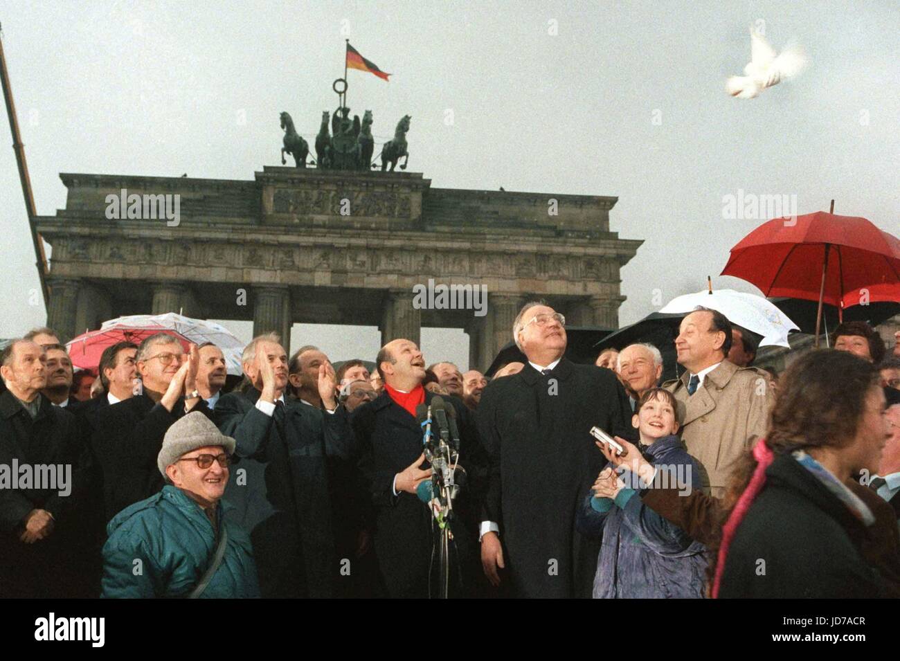 ARCHIVE - Former German chancellor Helmut Kohl (R) can be seen with GDR ...
