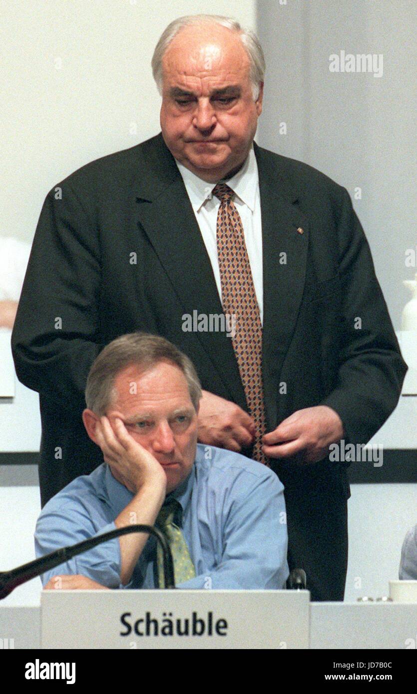 Helmut kohl 1998 hi-res stock photography and images - Alamy