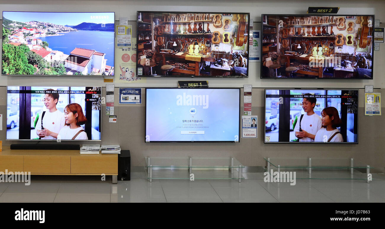 Big screen TVs booming globally A TV outlet in Seoul displays a range ...