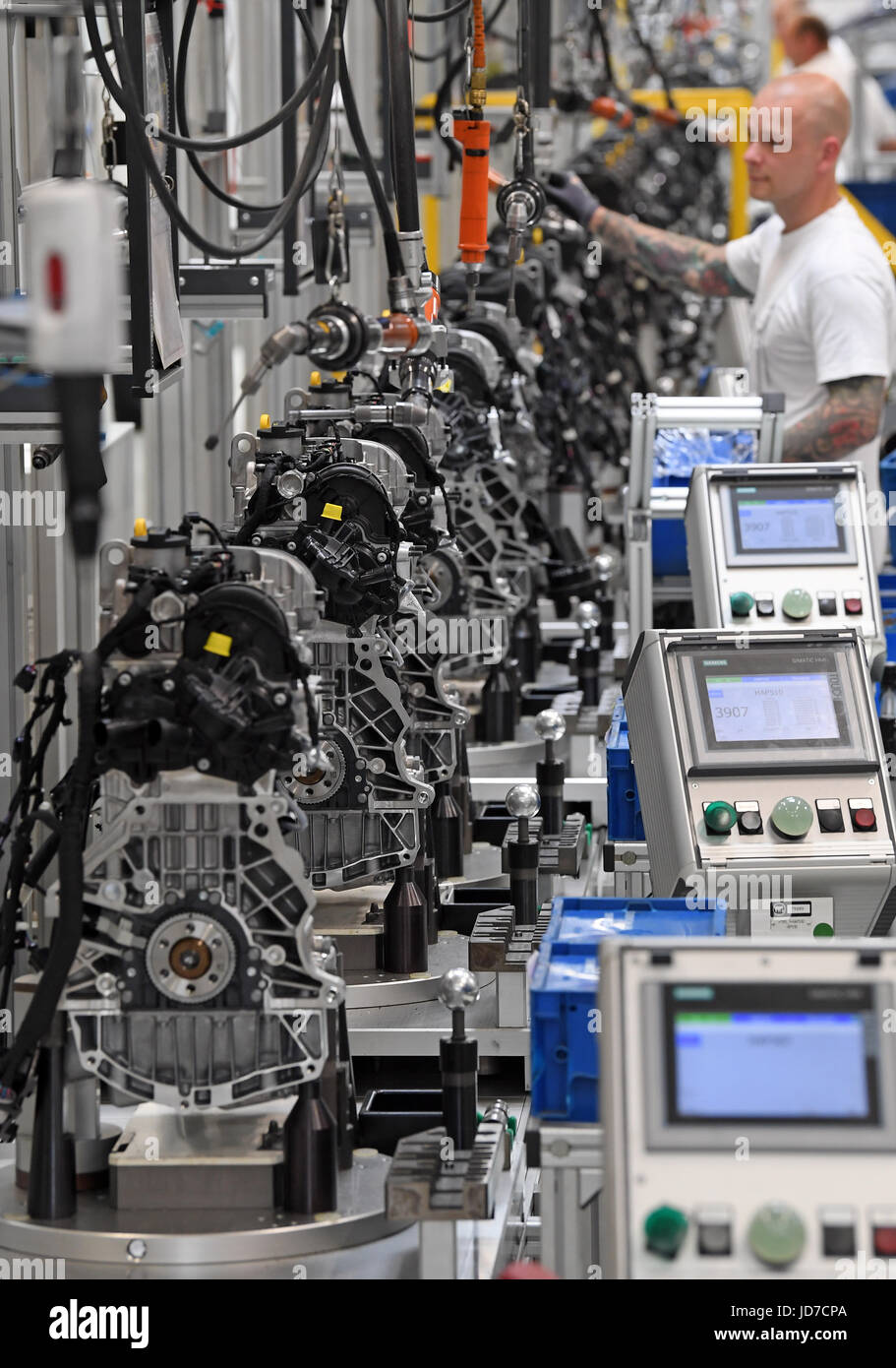 Cng engine hi-res stock photography and images - Alamy