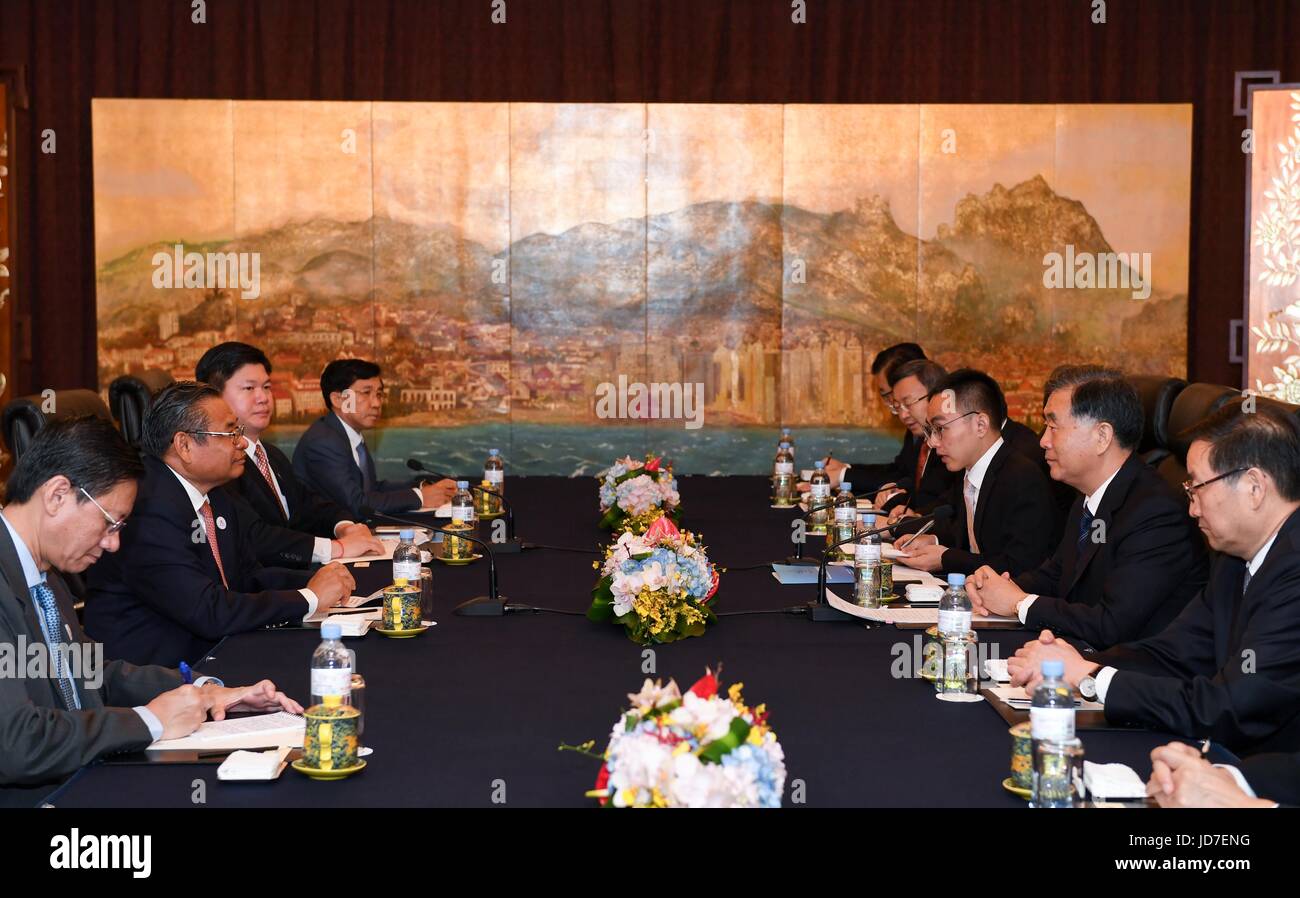 Digital connectivity asia hi-res stock photography and images - Alamy