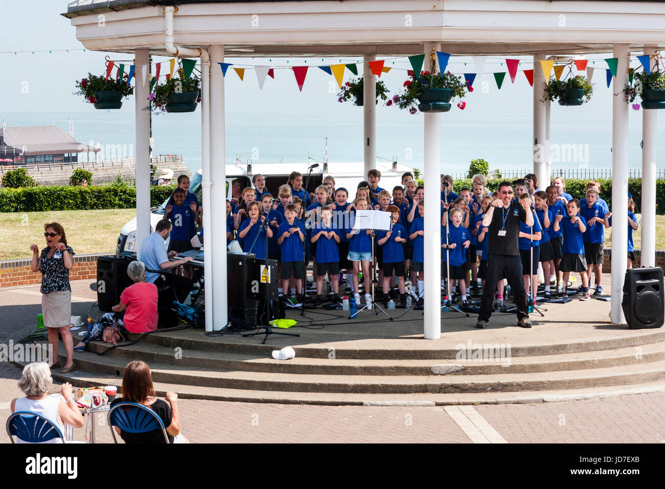 Children watching concert school hi-res stock photography and images ...