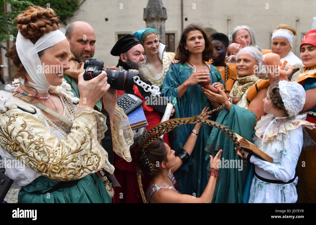 Wittenberg, Germany. 16th June, 2017. Actors pose to create a 'tableau ...
