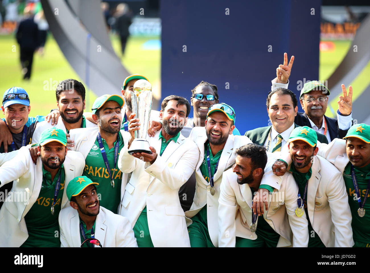 Cricket trophy images hi-res stock photography and images - Alamy