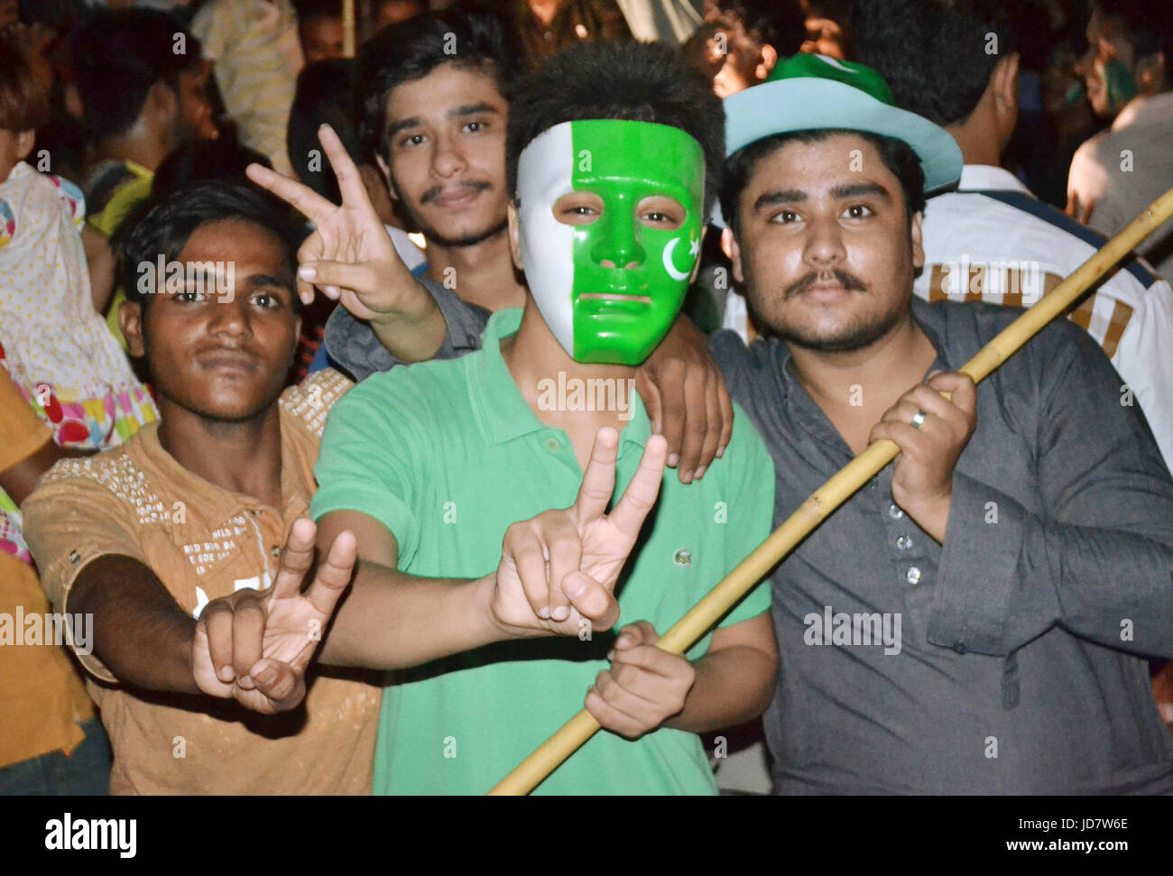 Hyderabad, Pakistan. 18th June, 2017. Pakistani youngsters showing ...