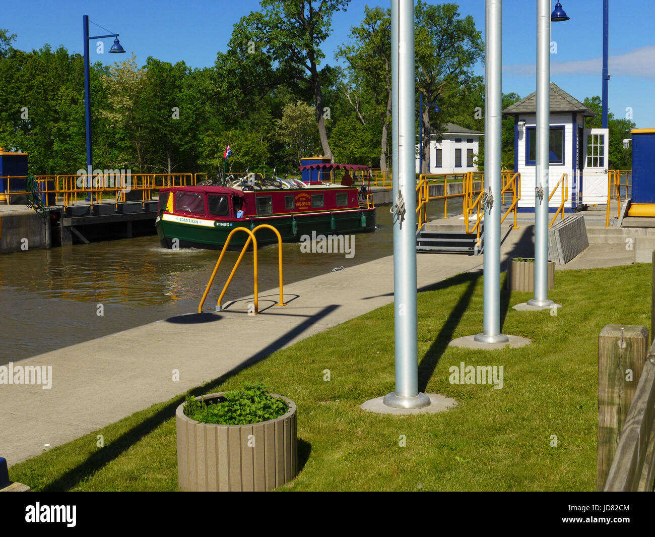 Canal lock hi-res stock photography and images - Alamy