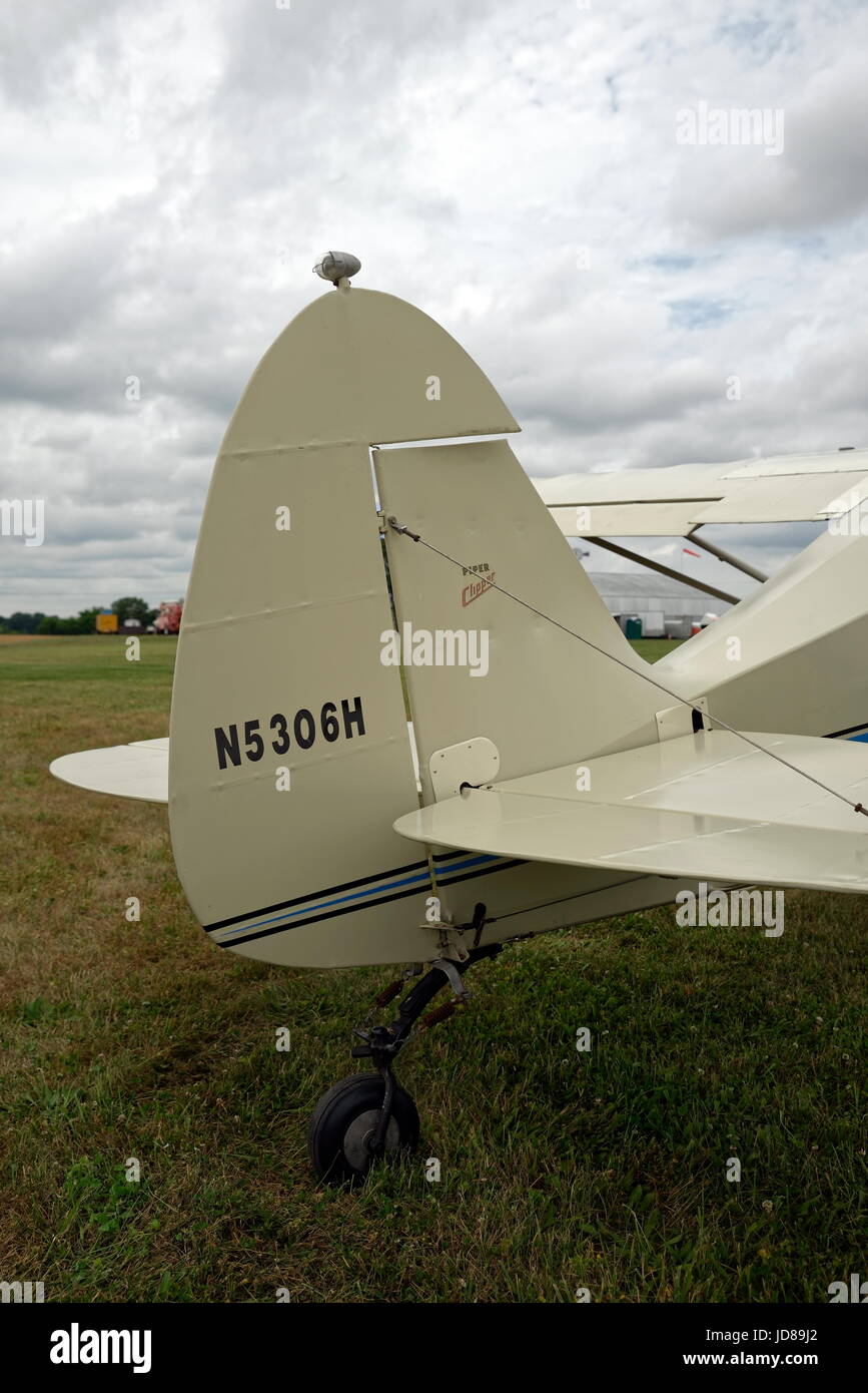 Piper aircraft vintage hi-res stock photography and images - Alamy