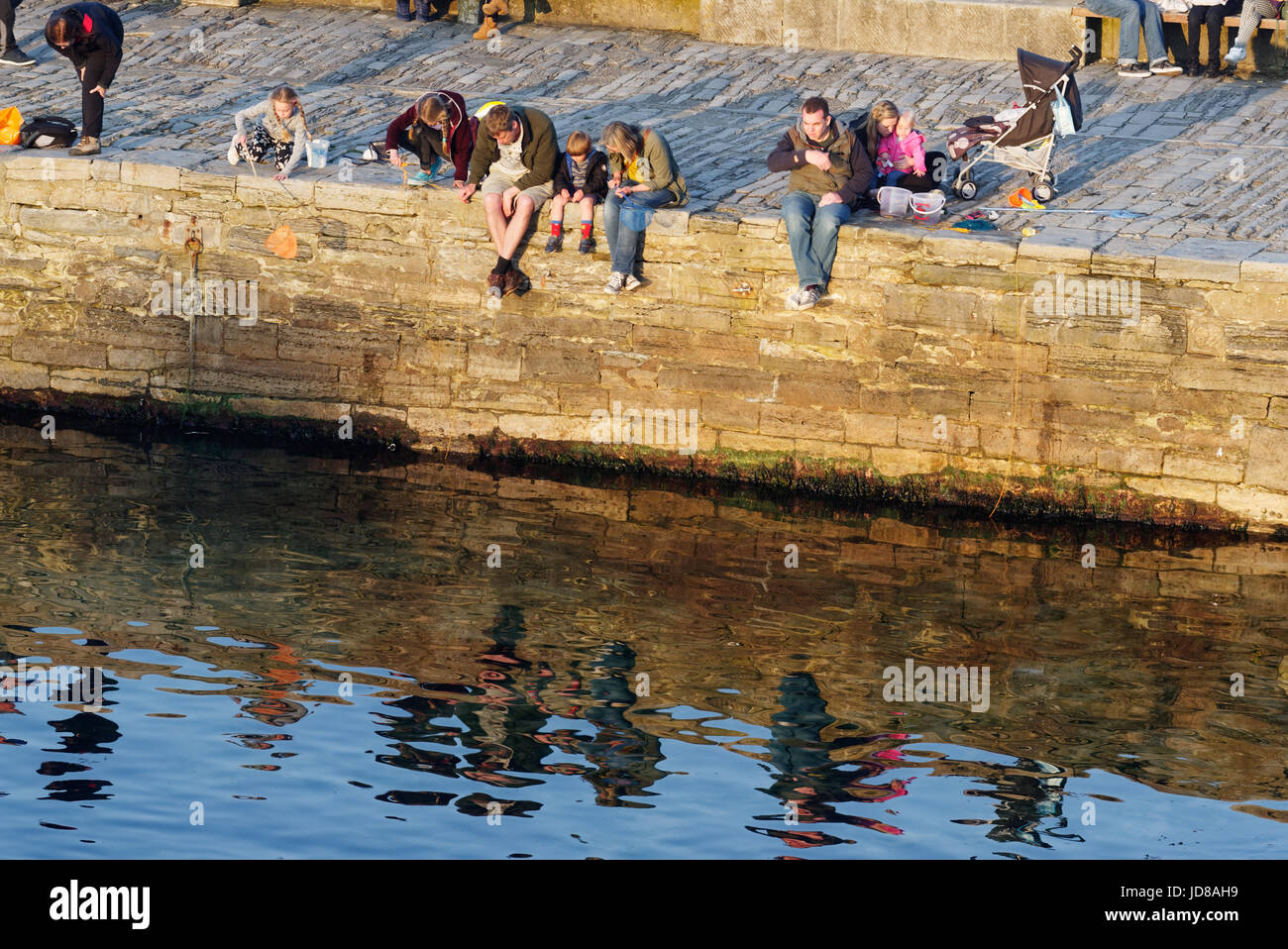People fishing off pier hi-res stock photography and images - Alamy