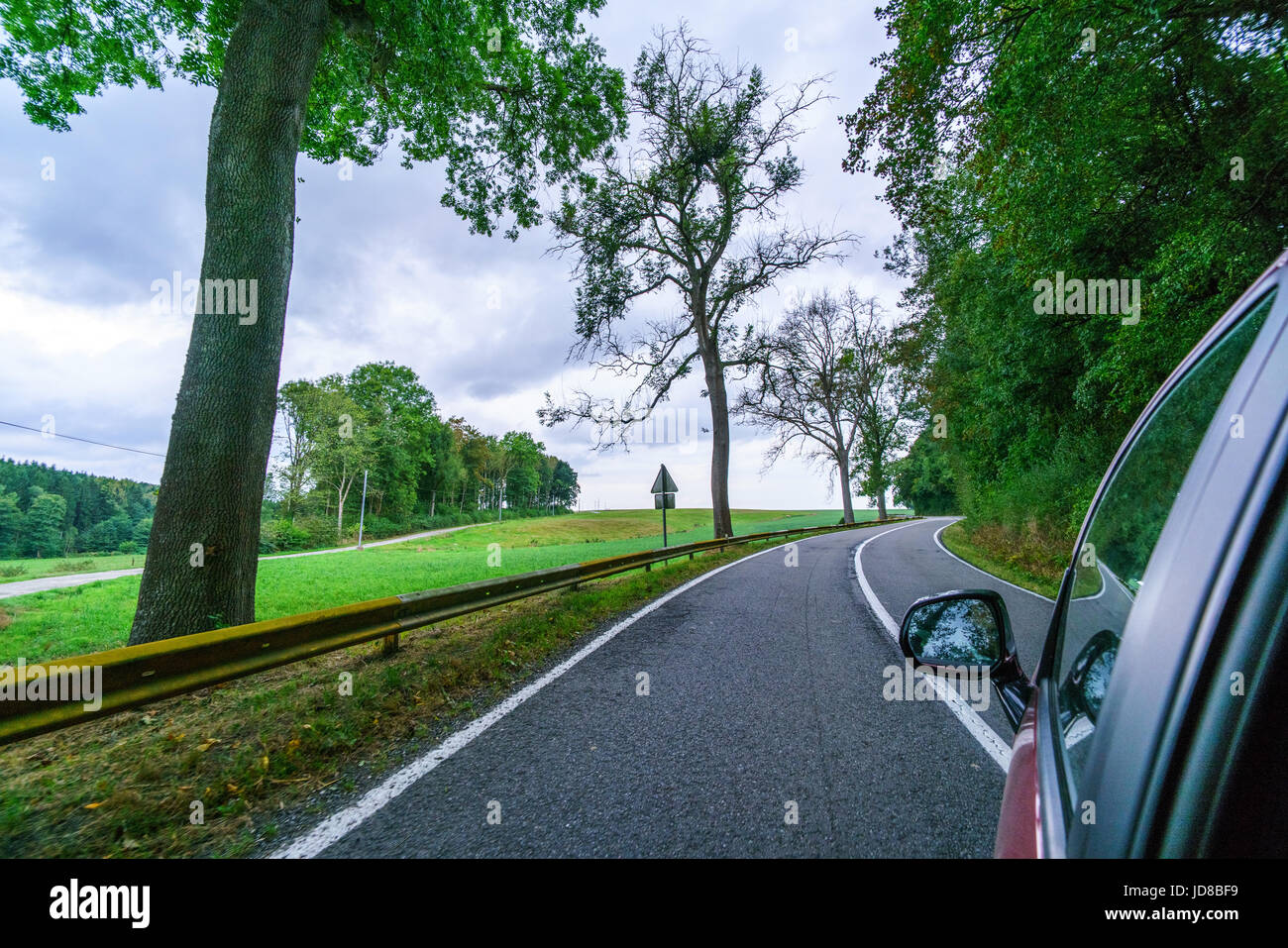 Car on empty road hi-res stock photography and images - Alamy