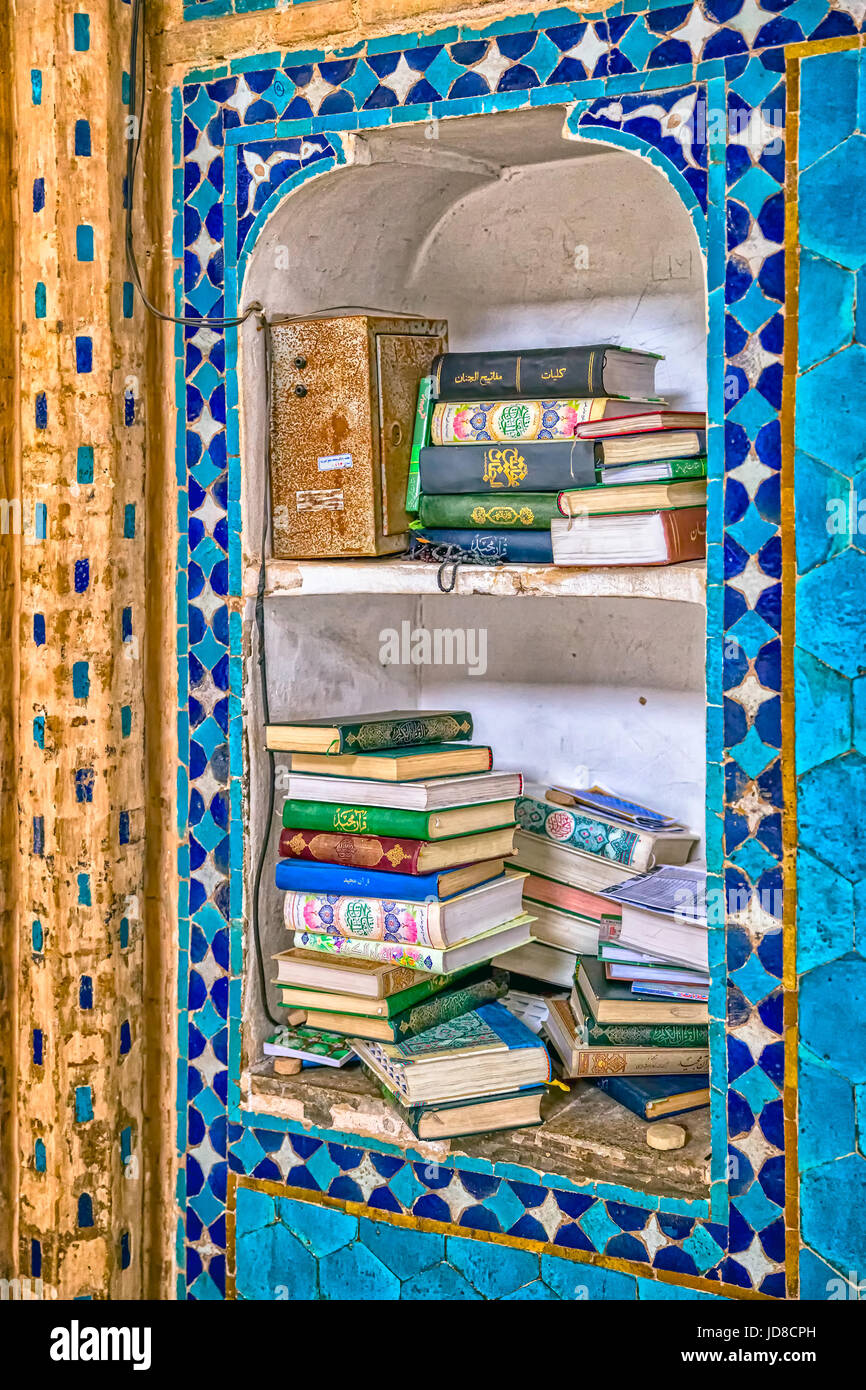Bookshelf detail hi-res stock photography and images - Alamy