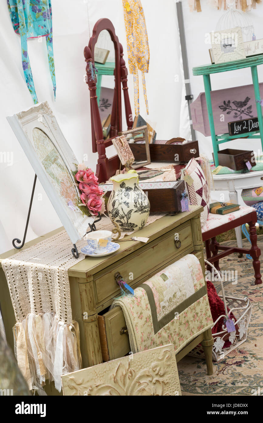 Vintage objects table hi-res stock photography and images - Alamy