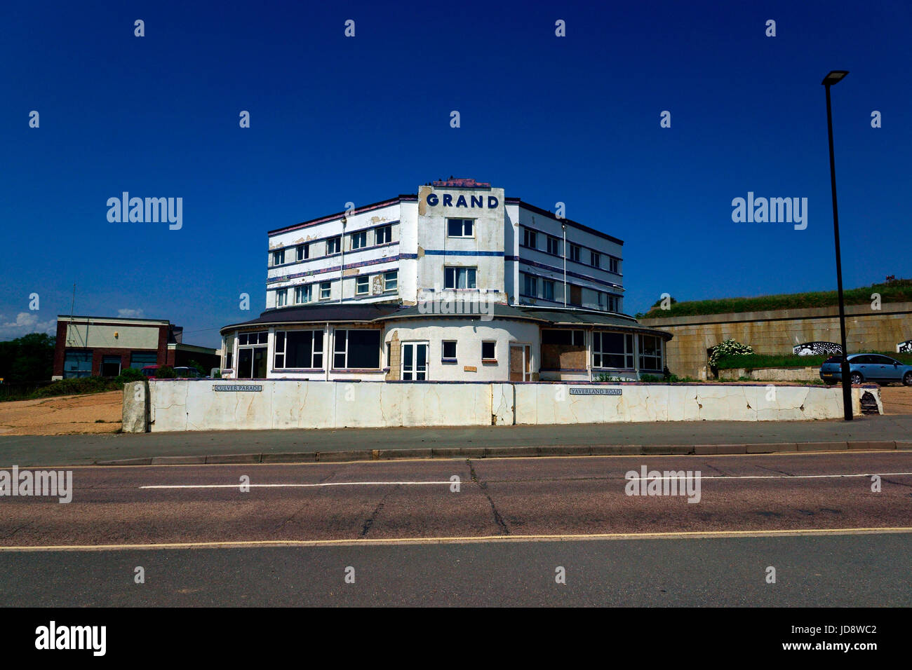 Sandown park hotel hi-res stock photography and images - Alamy