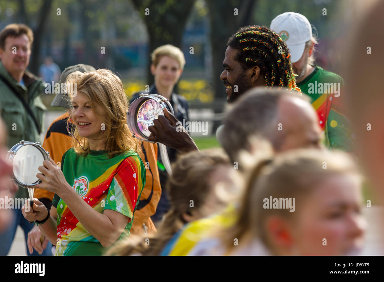 Fan dance race hi-res stock photography and images - Alamy