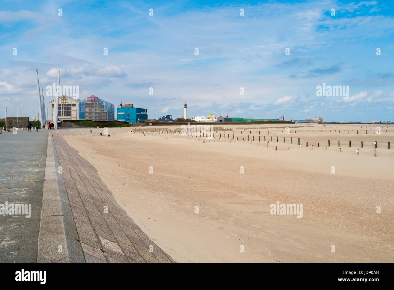 Beach dunkerque modern port hi-res stock photography and images - Alamy