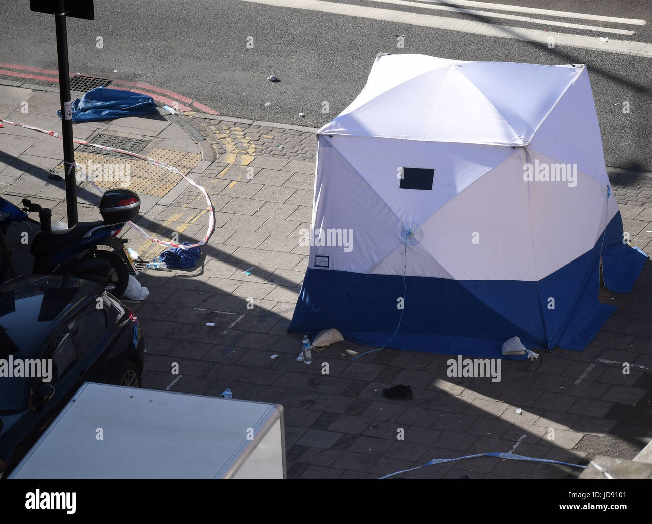 Forensic tent next to van in finsbury park hi-res stock photography and ...