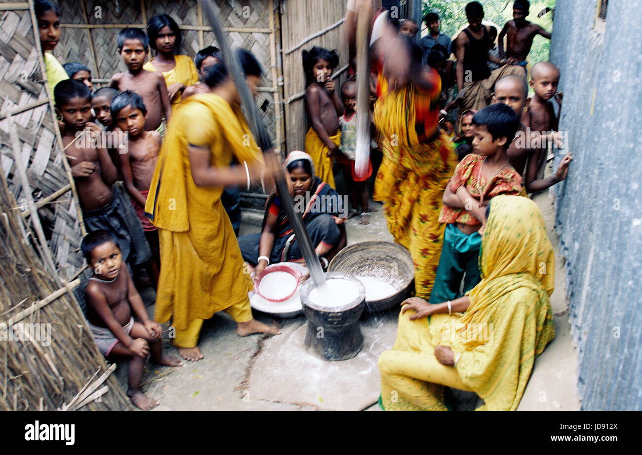 Rural bangladesh family hi-res stock photography and images - Alamy