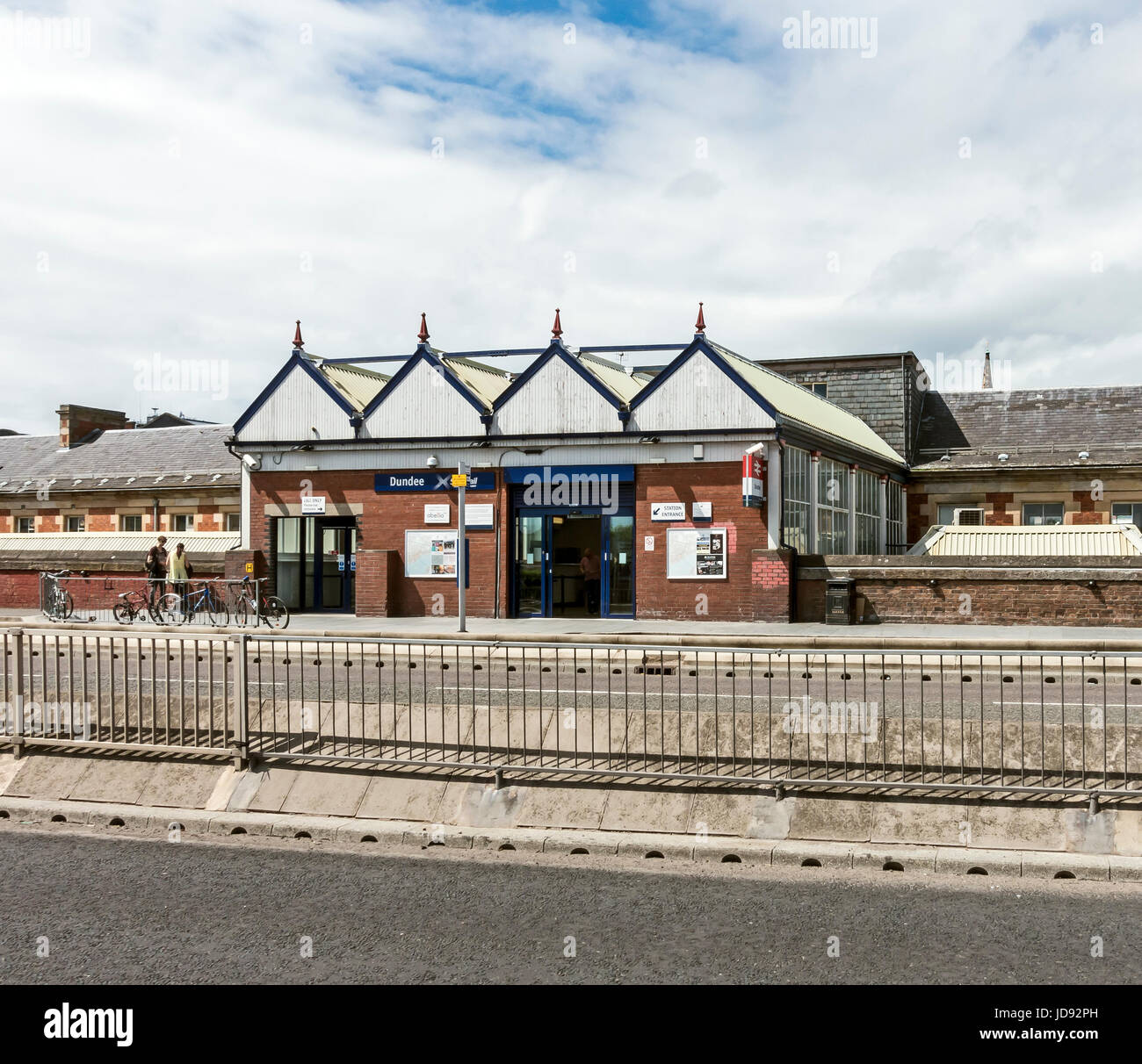 Railway station dundee hi-res stock photography and images - Alamy