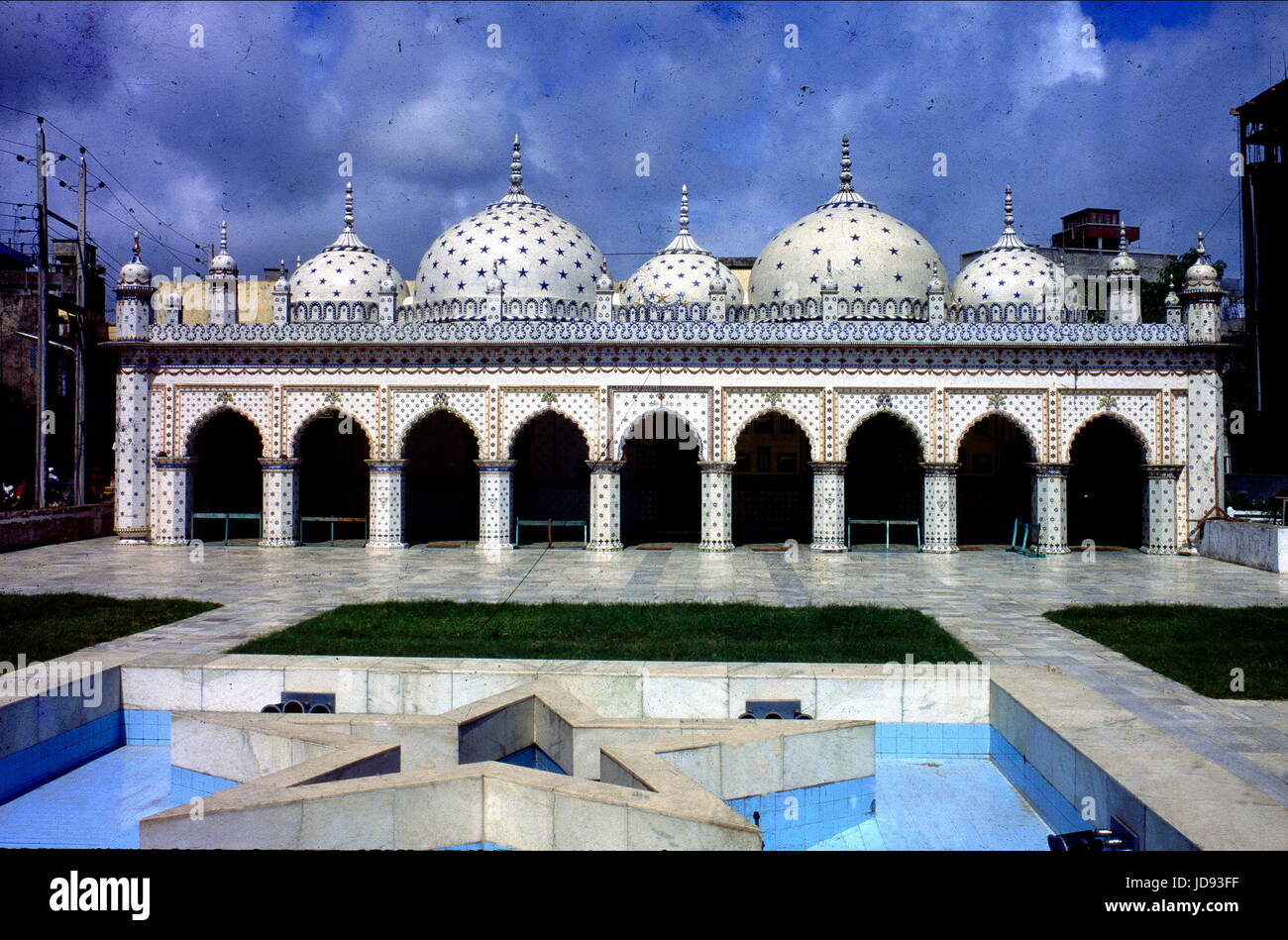 tara mosque dhaka is an ancient mosque with eye catching design and ...