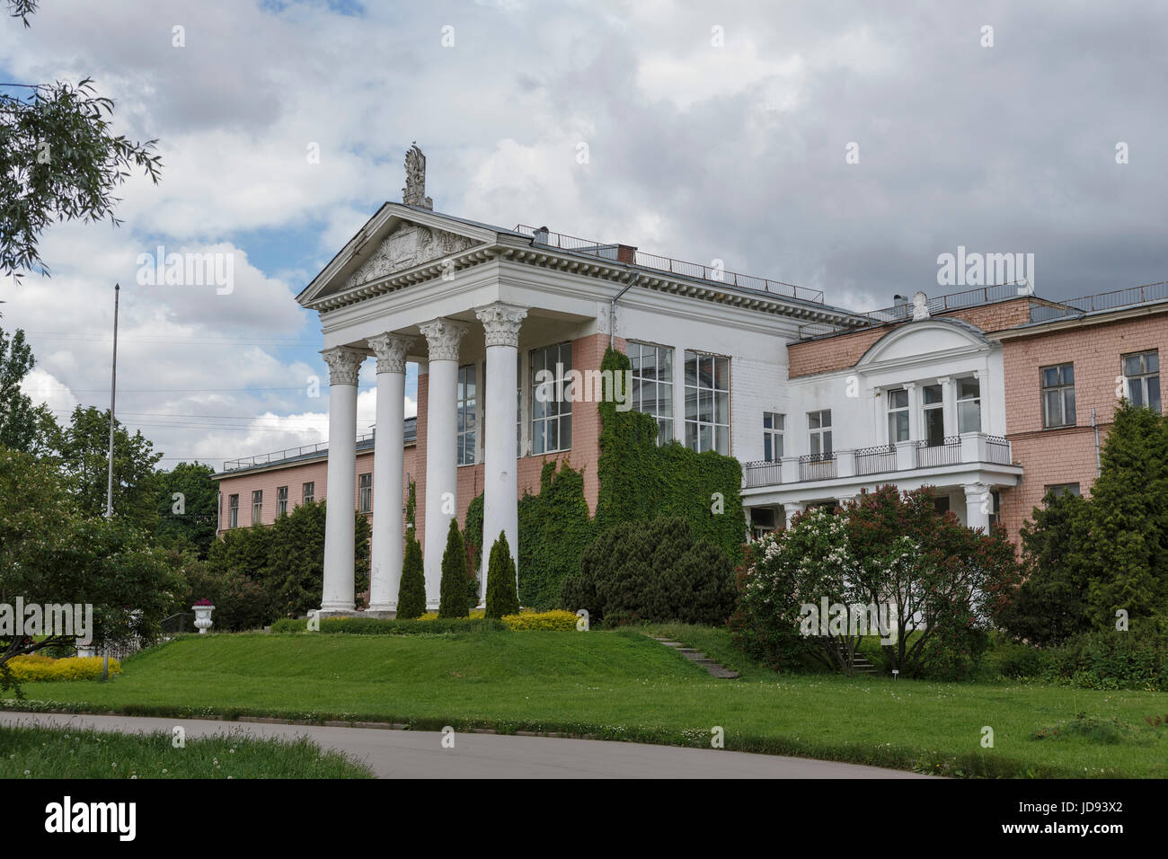 Laboratory building hi-res stock photography and images - Alamy