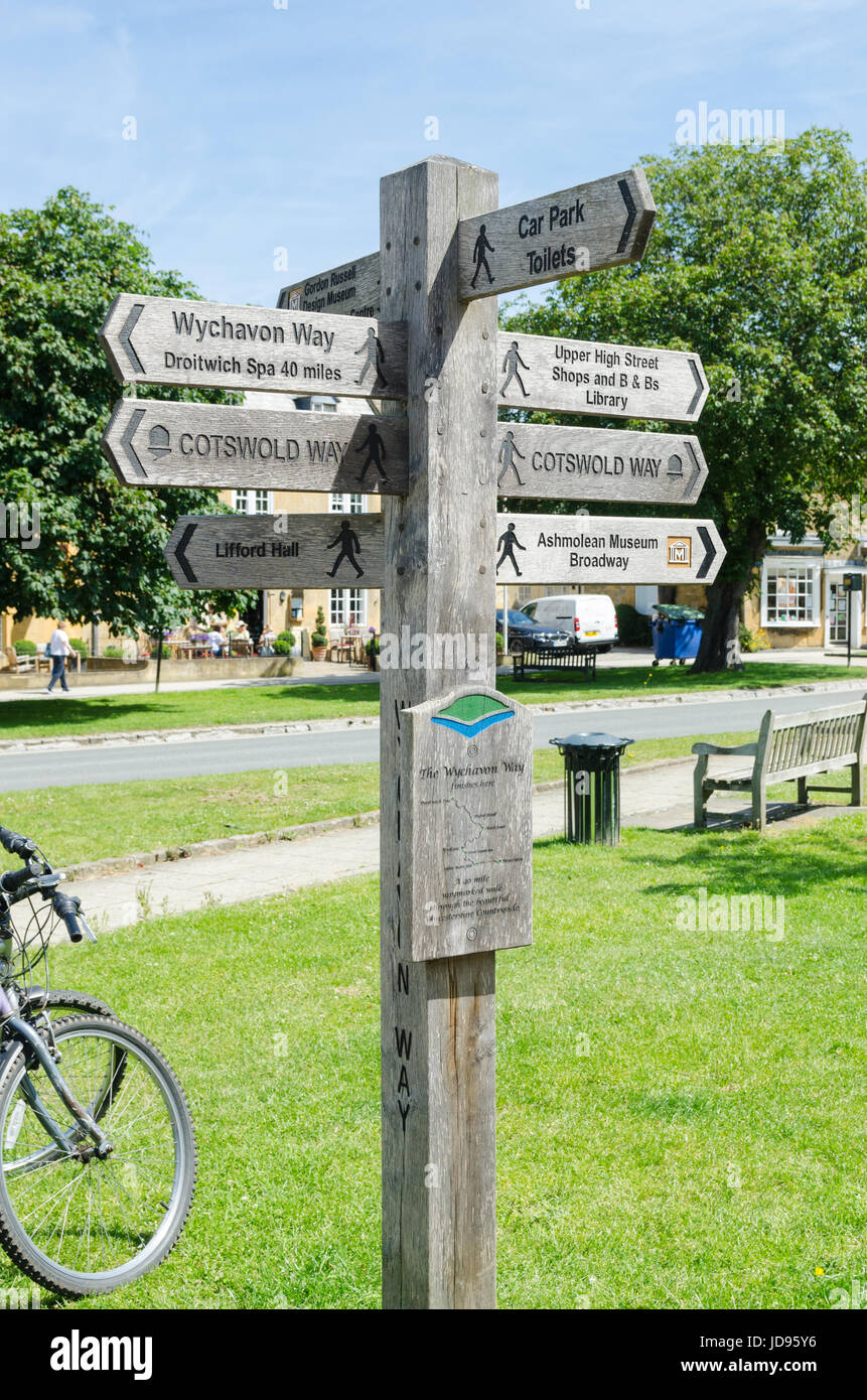 Cotswold way sign broadway worcestershire hi-res stock photography and ...