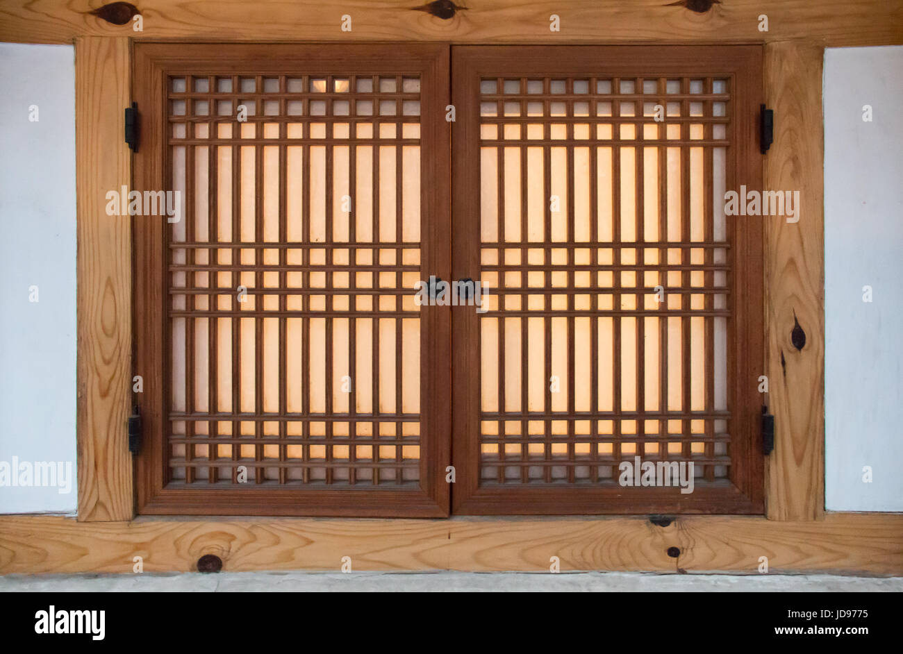 Korean traditional window with grid on it Stock Photo - Alamy