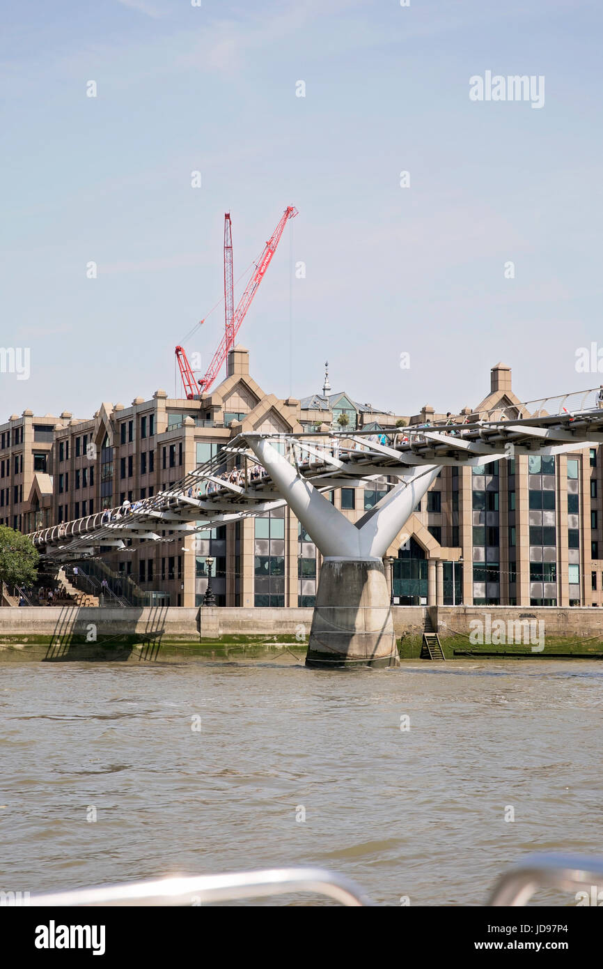 Southbank pedestrian bridge hi-res stock photography and images - Alamy