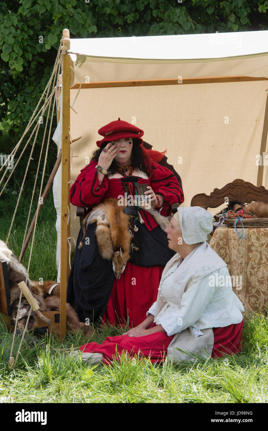 Tarty women hi-res stock photography and images - Alamy