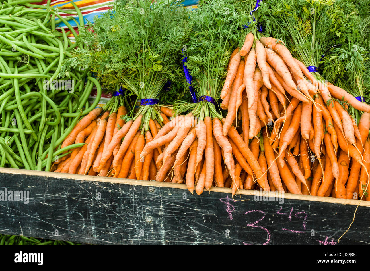Display of fresh dug carrots at the farm market Stock Photo - Alamy