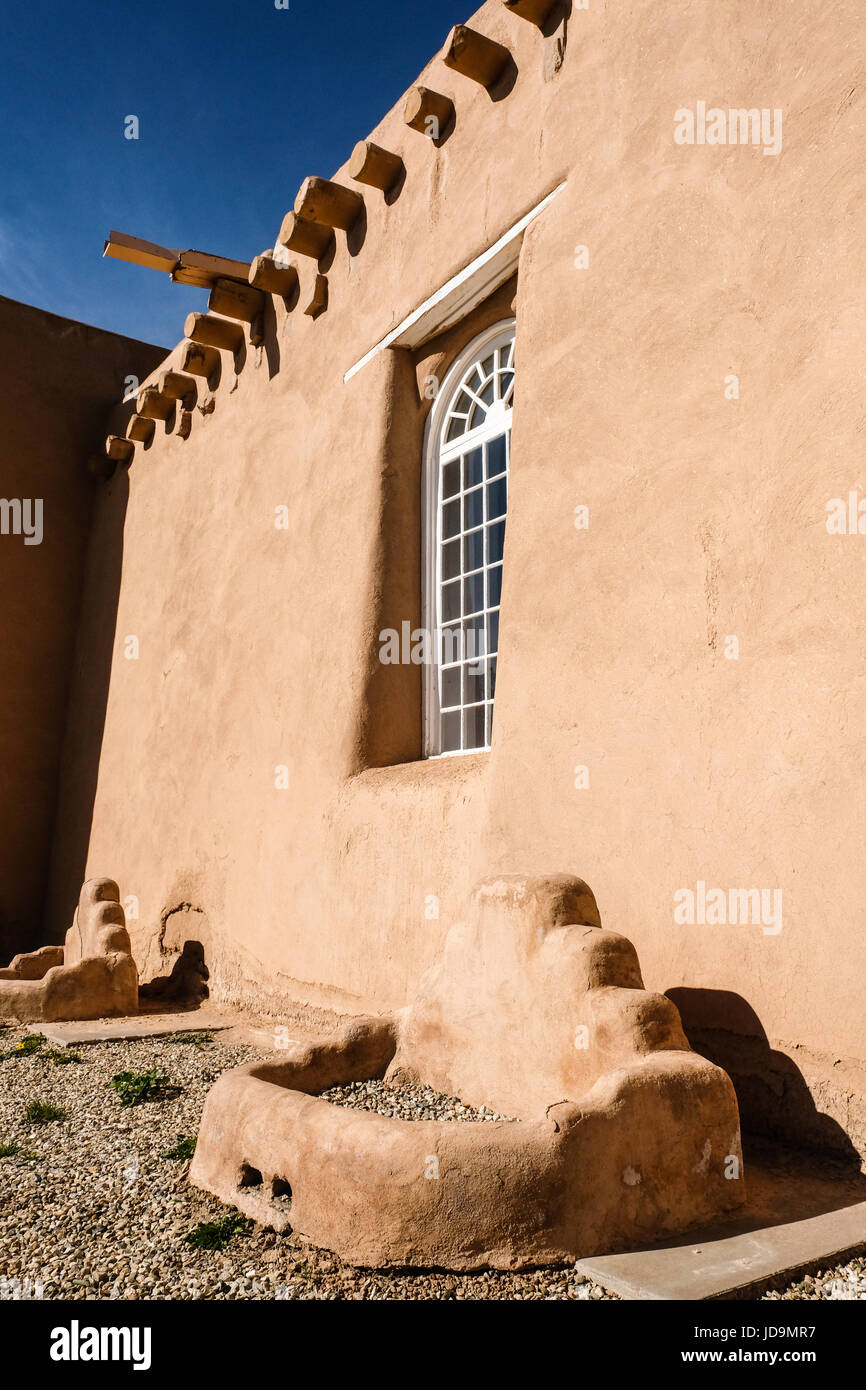 Adobe mud house new mexico hi-res stock photography and images - Alamy
