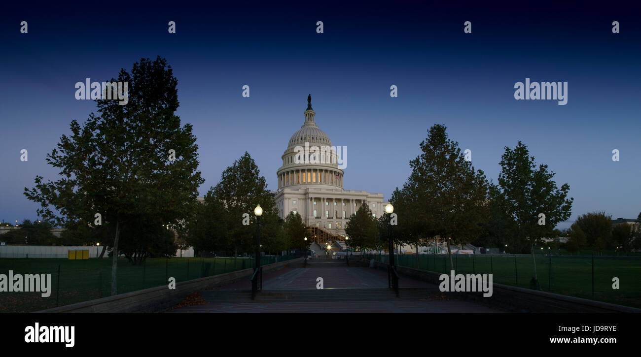 Green grass building hi-res stock photography and images - Alamy