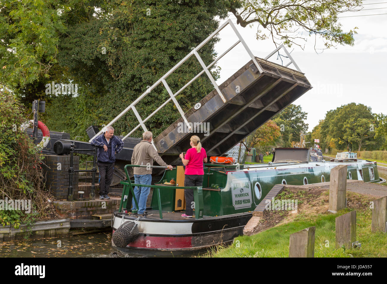 English canal lift hi-res stock photography and images - Alamy