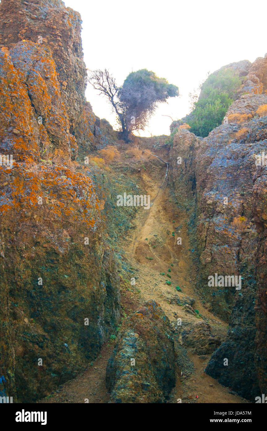 Rocky path leading up mountain hi-res stock photography and images - Alamy