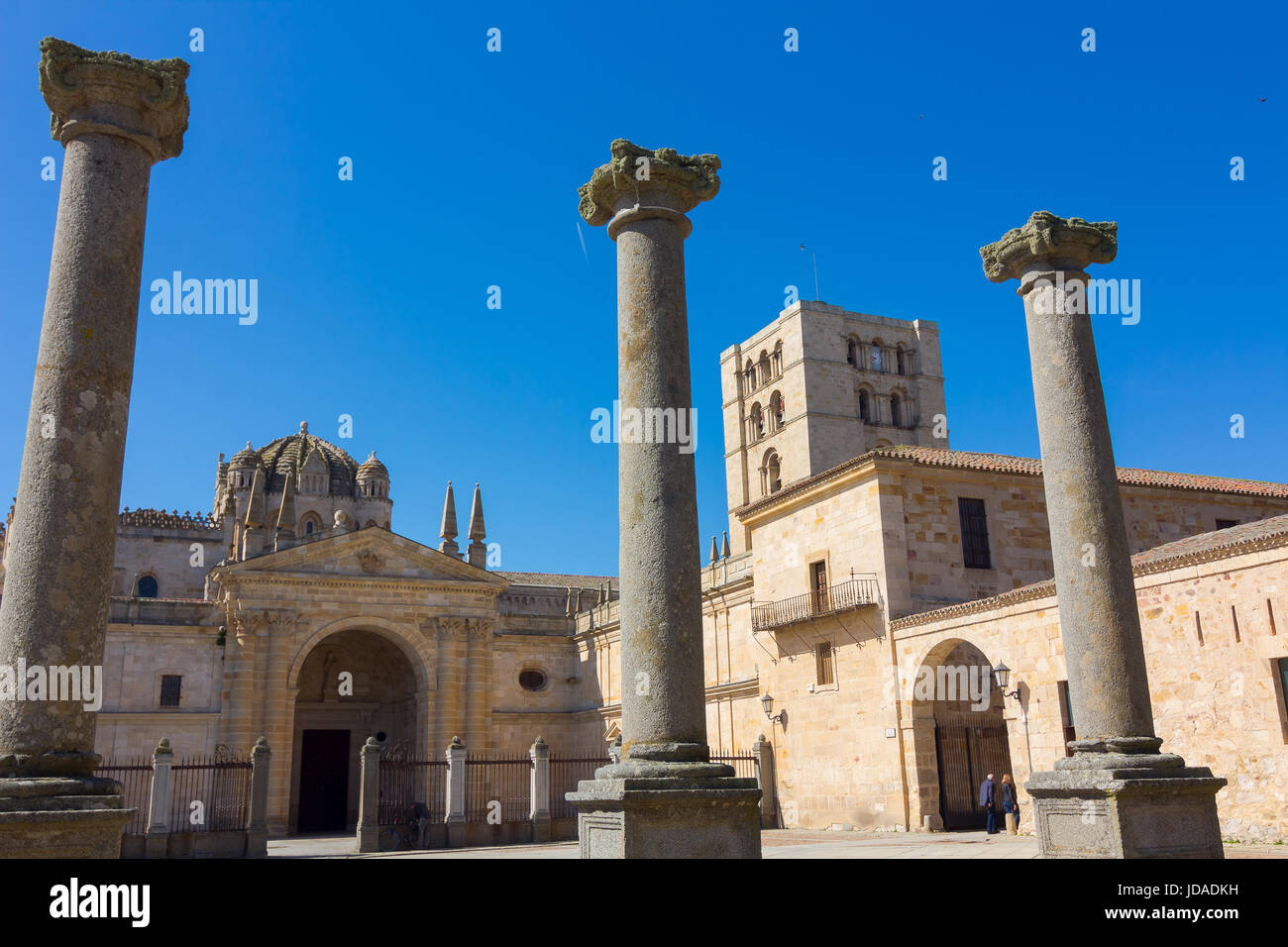 Zamora city cathedral romanesque hi-res stock photography and images ...