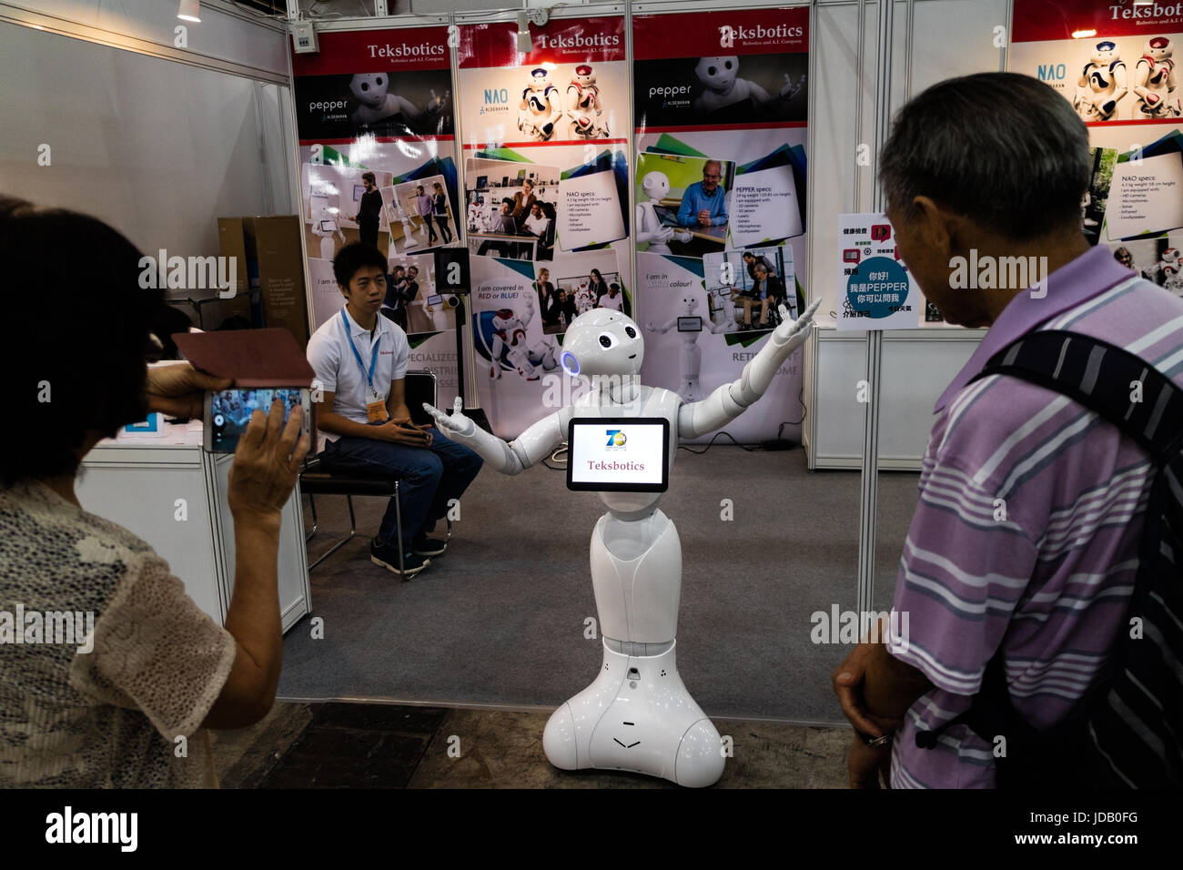 Pepper robot hi-res stock photography and images - Alamy