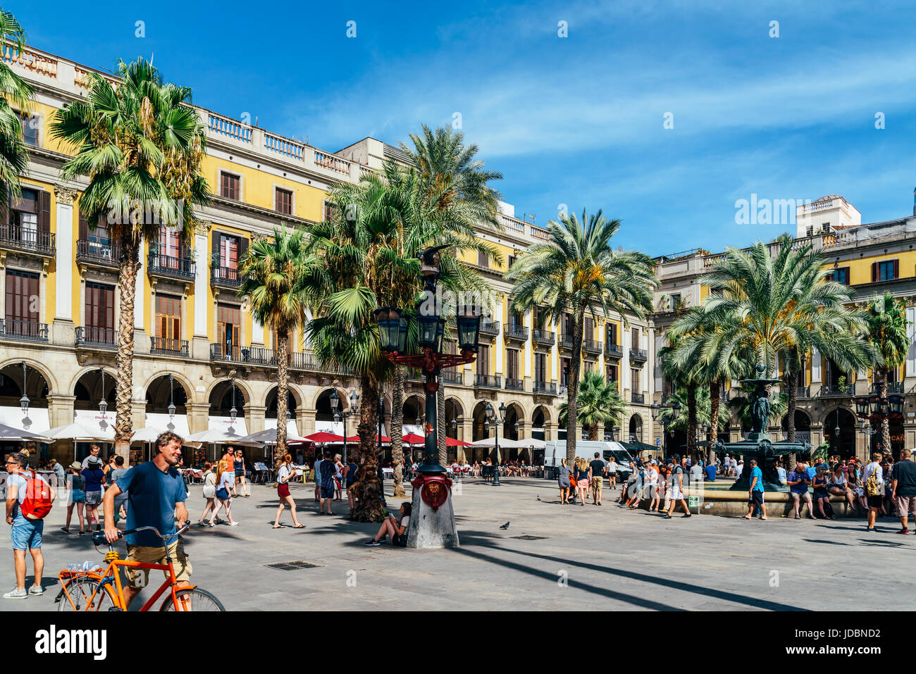 BARCELONA, SPAIN - AUGUST 05, 2016: People Gathering In Royal Square ...
