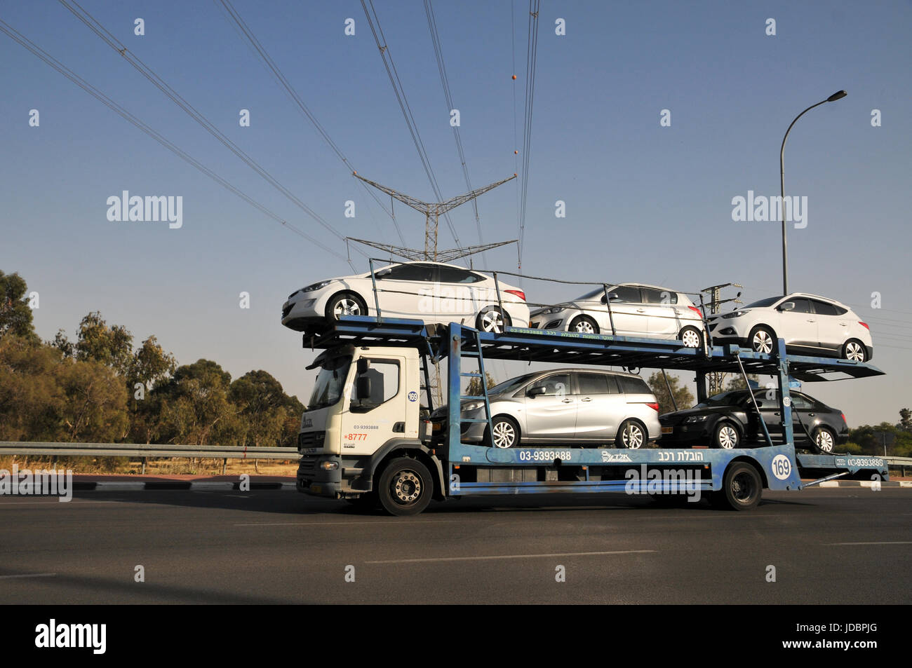 Supplier truck transporting new cars to a distribution centre Stock ...