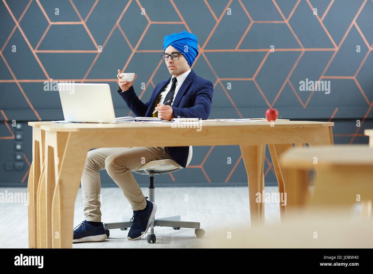 Office tv hi-res stock photography and images - Alamy